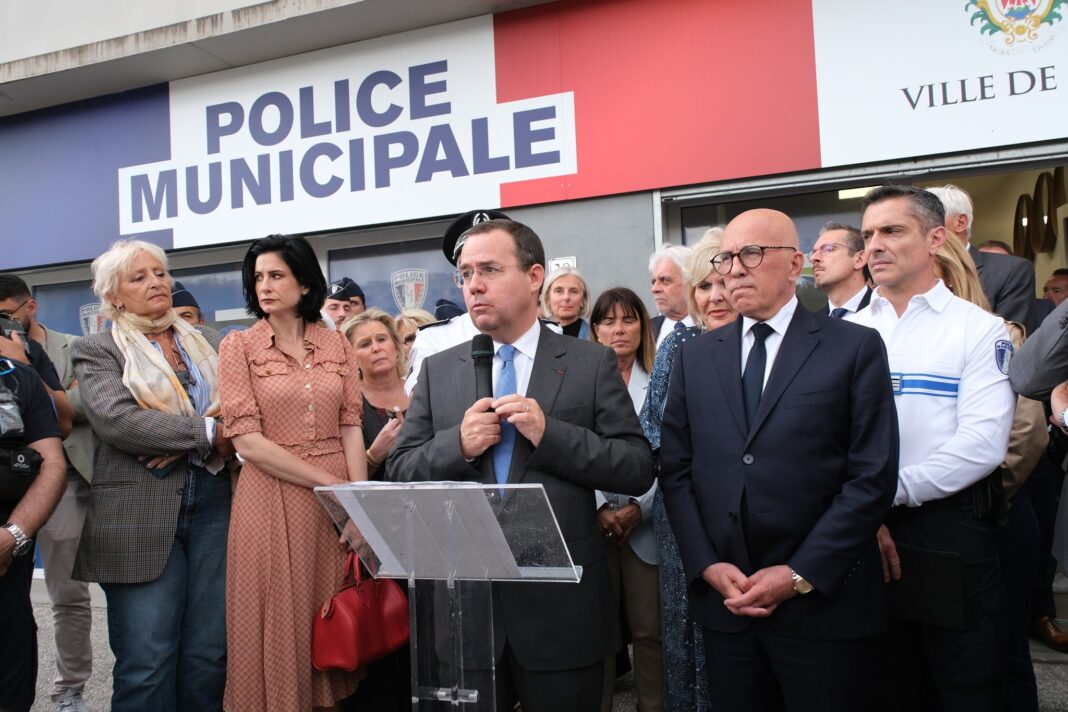The municipal police station of Les Moulins is open after the shooting ...